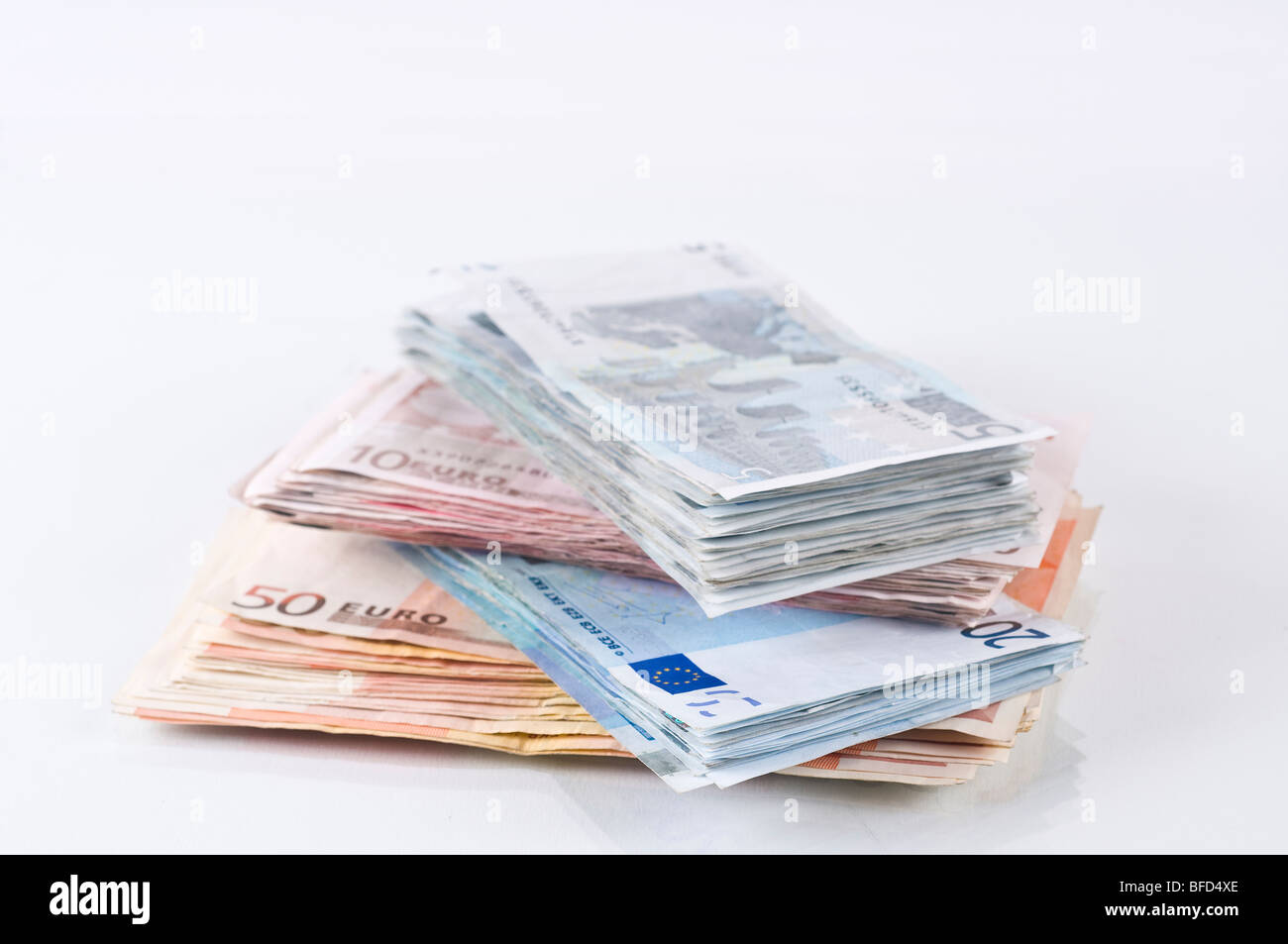 Money pile hi-res stock photography and images - Alamy