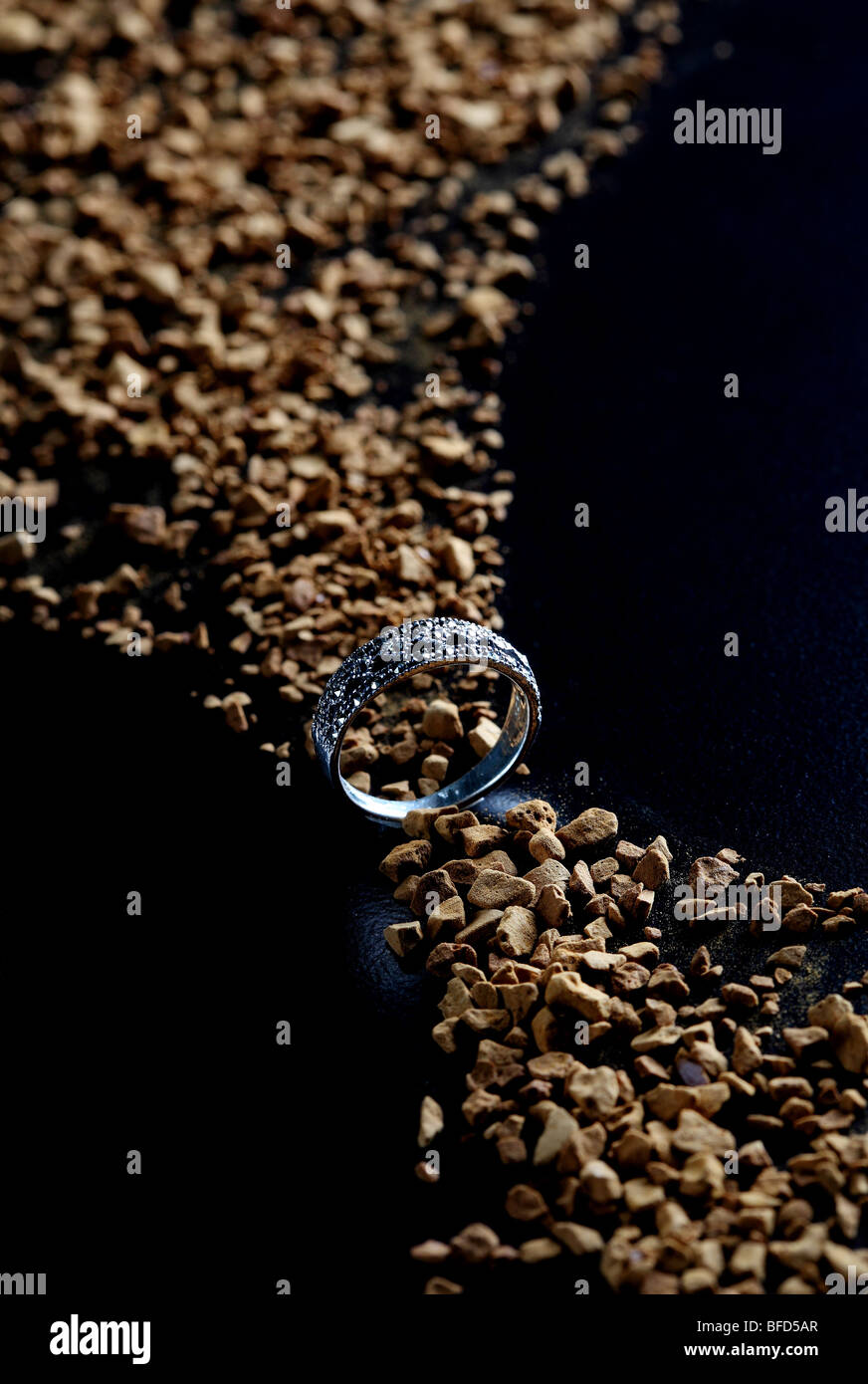 Silver ring hi-res stock photography and images - Alamy