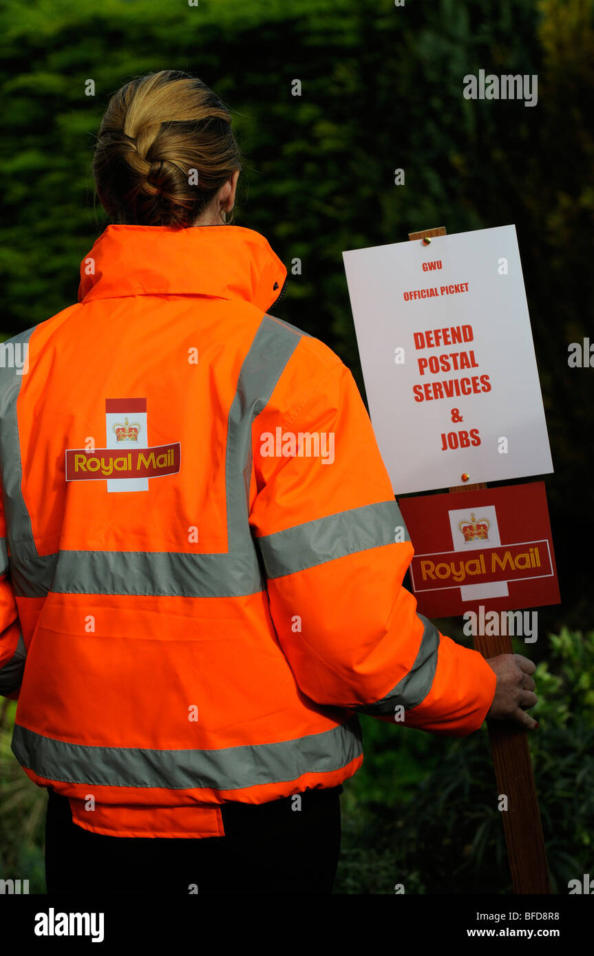 Wearing royal mail uniform hi-res stock photography and images - Alamy