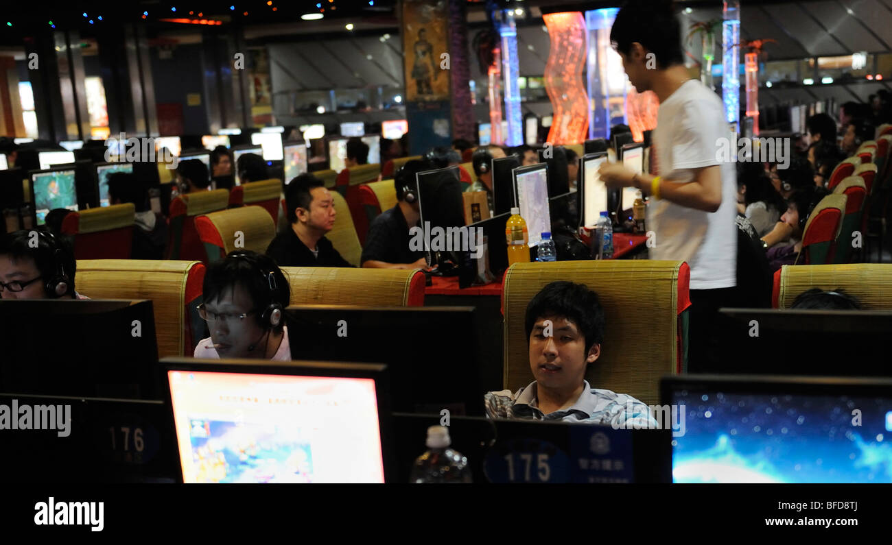 An internet Cafe in Shanghai, China. 07-Oct-2009 Stock Photo - Alamy