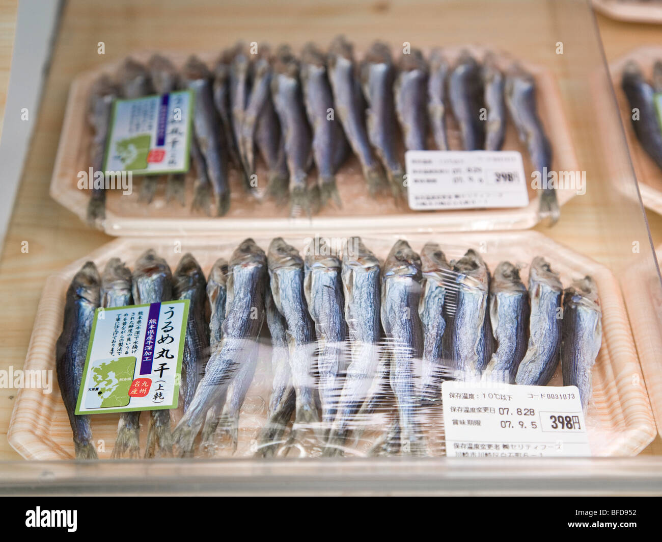 Fish packaging supermarket hi-res stock photography and images - Alamy