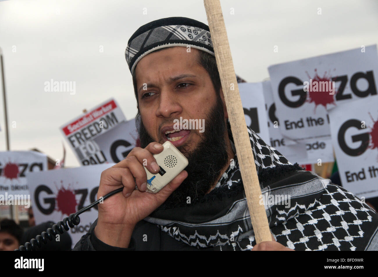 South London March for Palestine. Muslim Imam speaks into megaphone ...