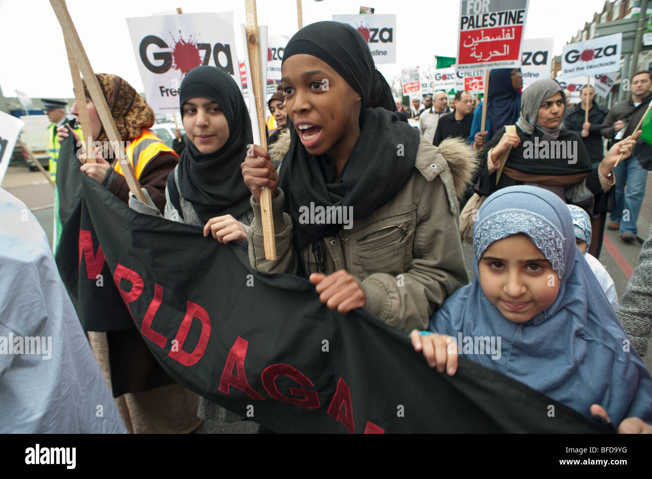South London March for Palestine, Young Muslim women and children on ...