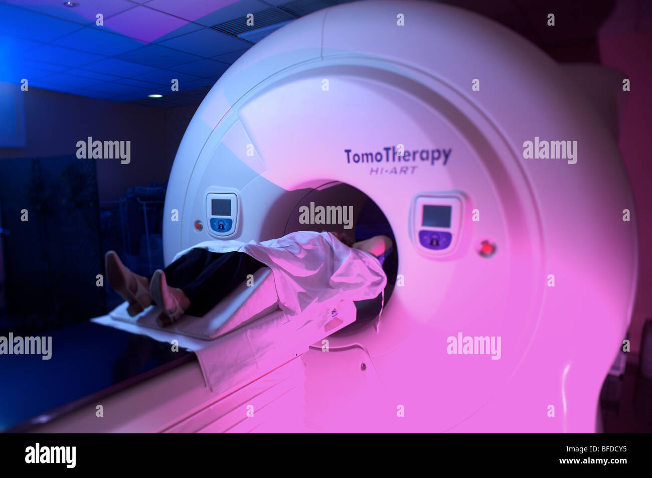 Cancer treatment using radiotherapy Stock Photo - Alamy