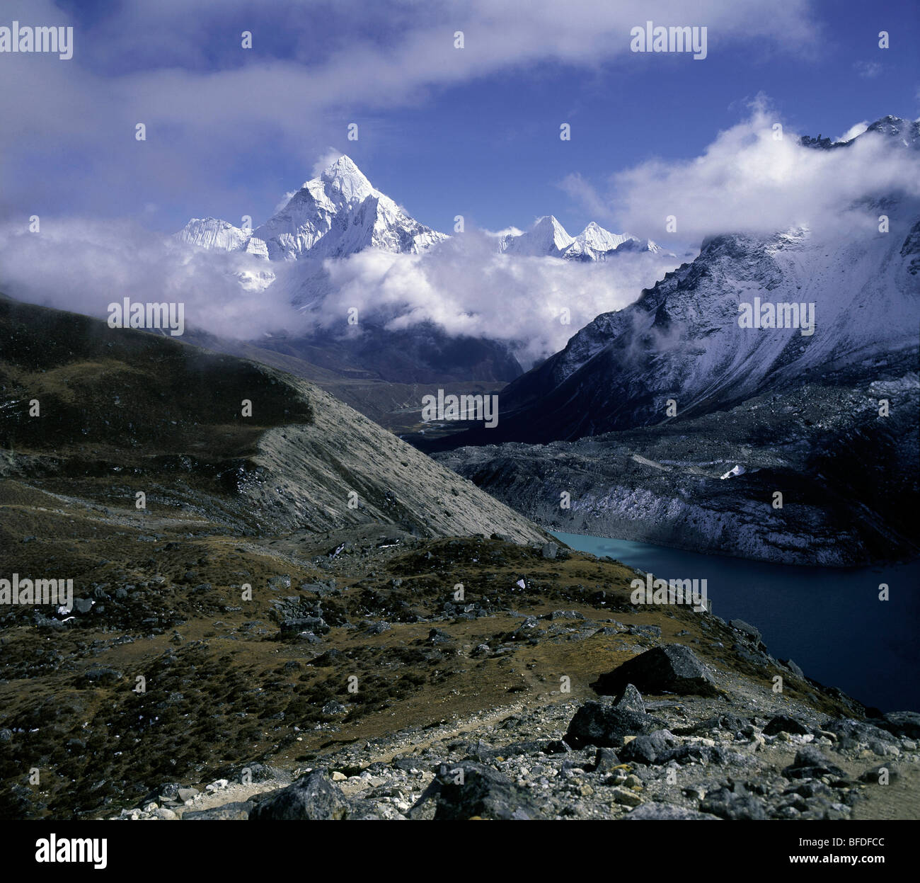 Lhotse mountain hi-res stock photography and images - Alamy