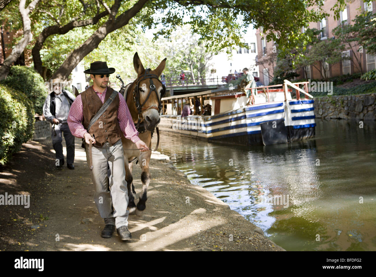 C o canal boat hi-res stock photography and images - Alamy