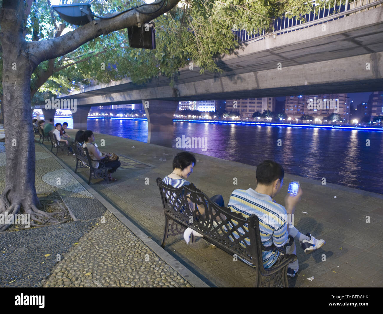 Riverfront walk in Guangzhou, Guangdong, China Stock Photo - Alamy