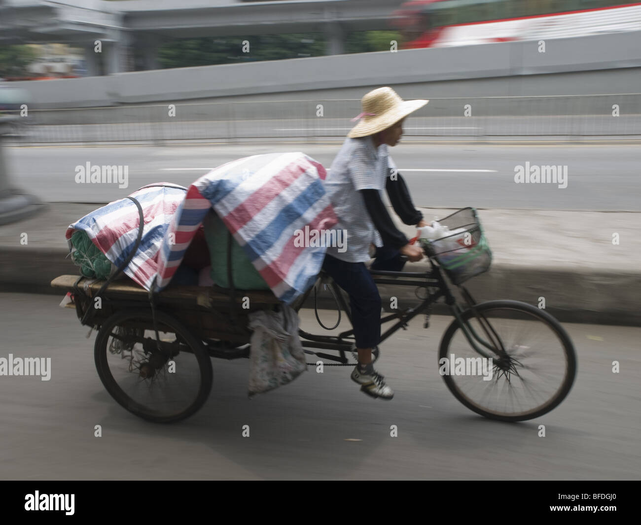 workers in Qing Ping market in Guangzhou, Guangdong, China Stock Photo ...