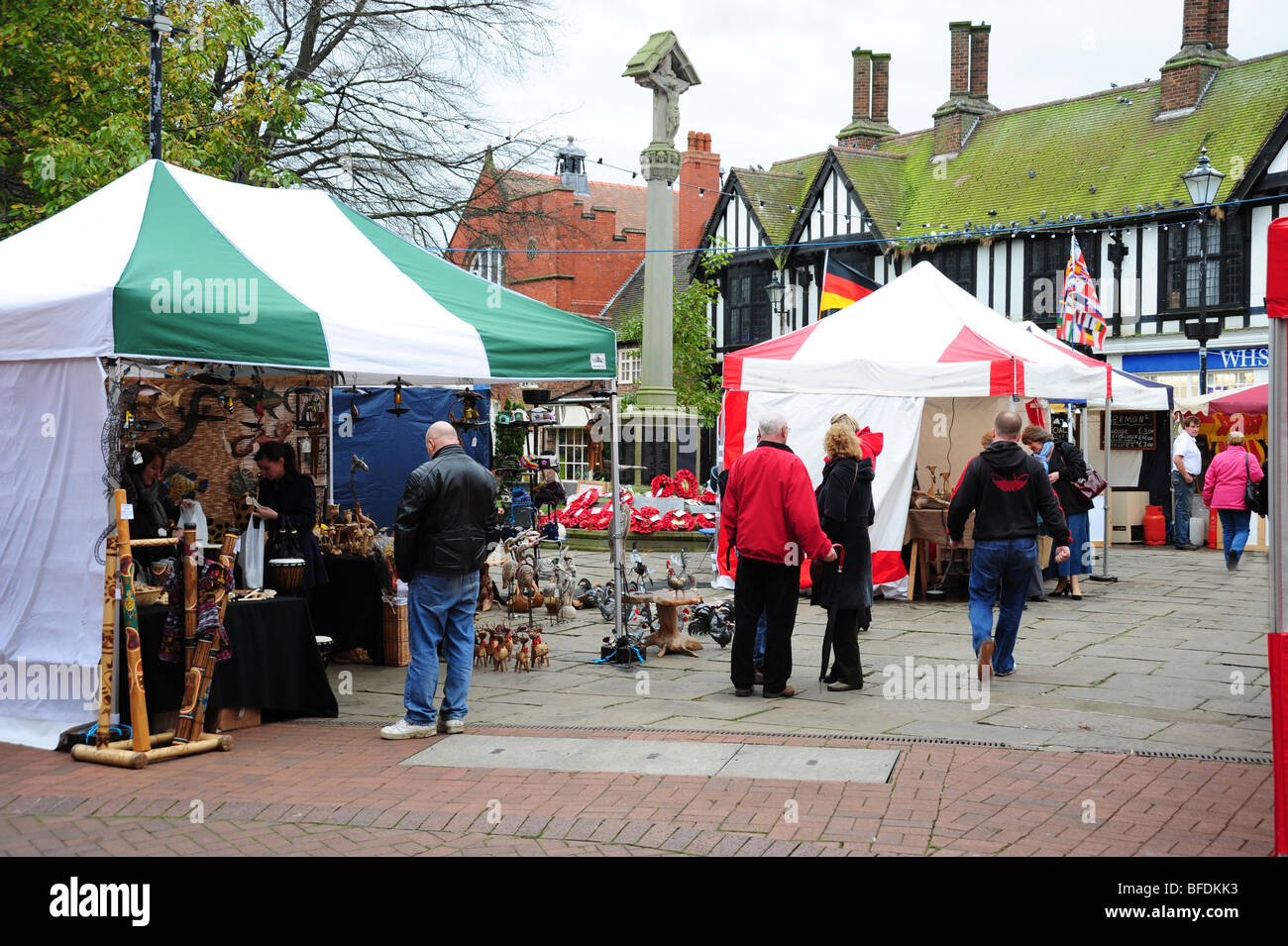 Market stalls on the town square in Nantwich Stock Photo - Alamy