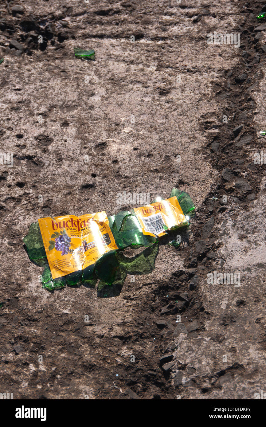 Alcohol bottle smashed hi-res stock photography and images - Alamy