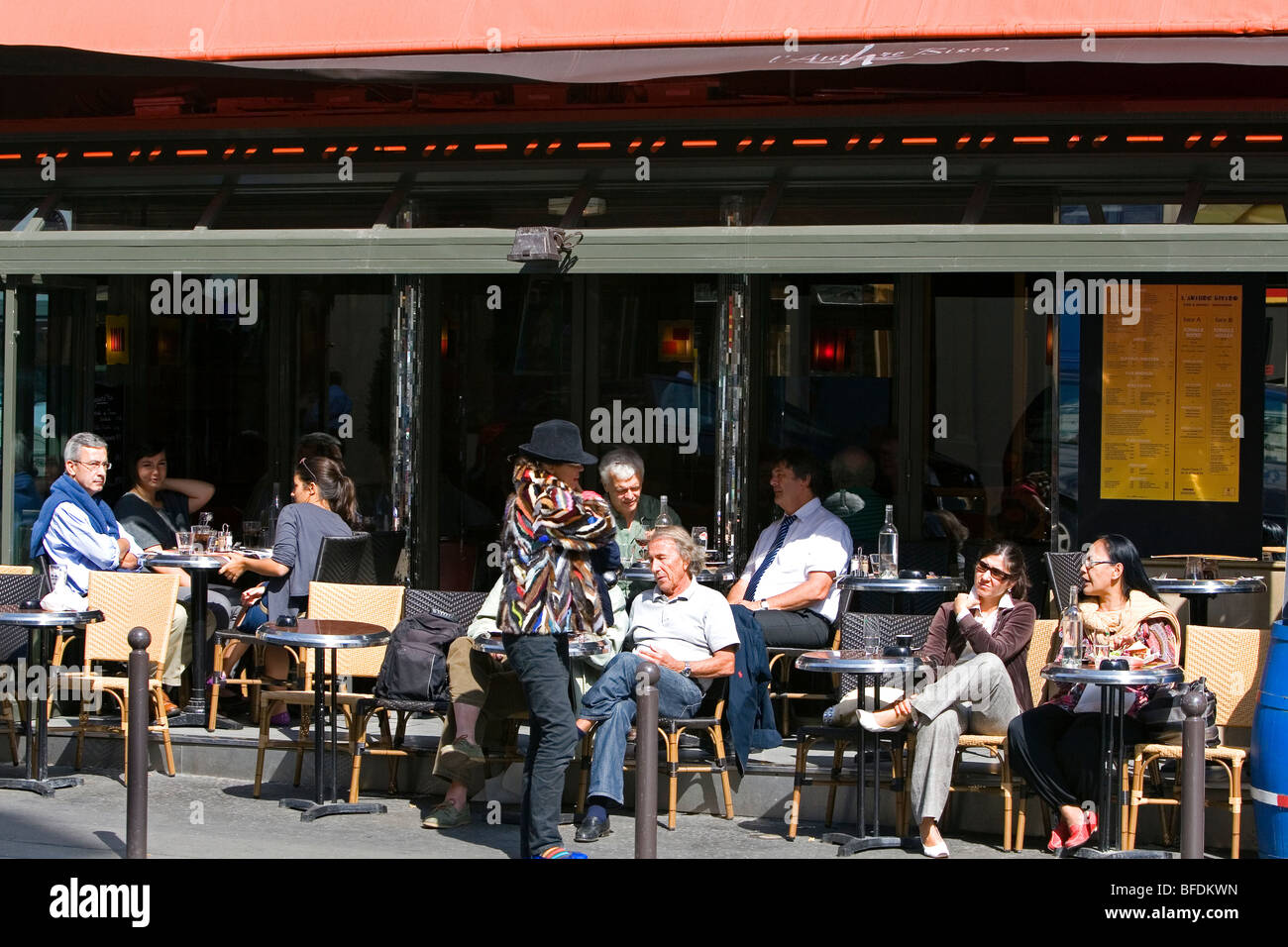 Paris france sidewalk café hi-res stock photography and images - Alamy