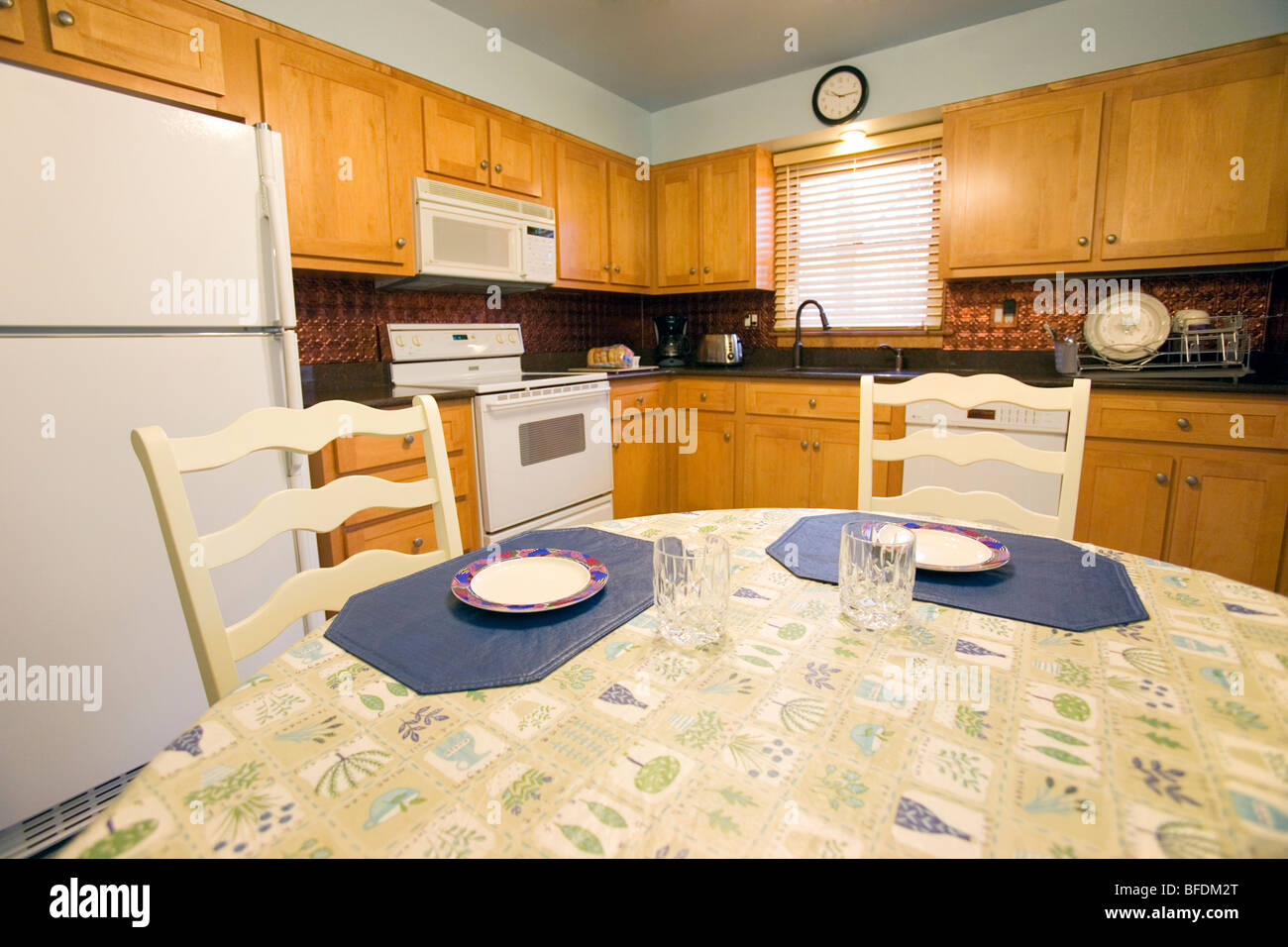 Kitchen table hi-res stock photography and images - Alamy