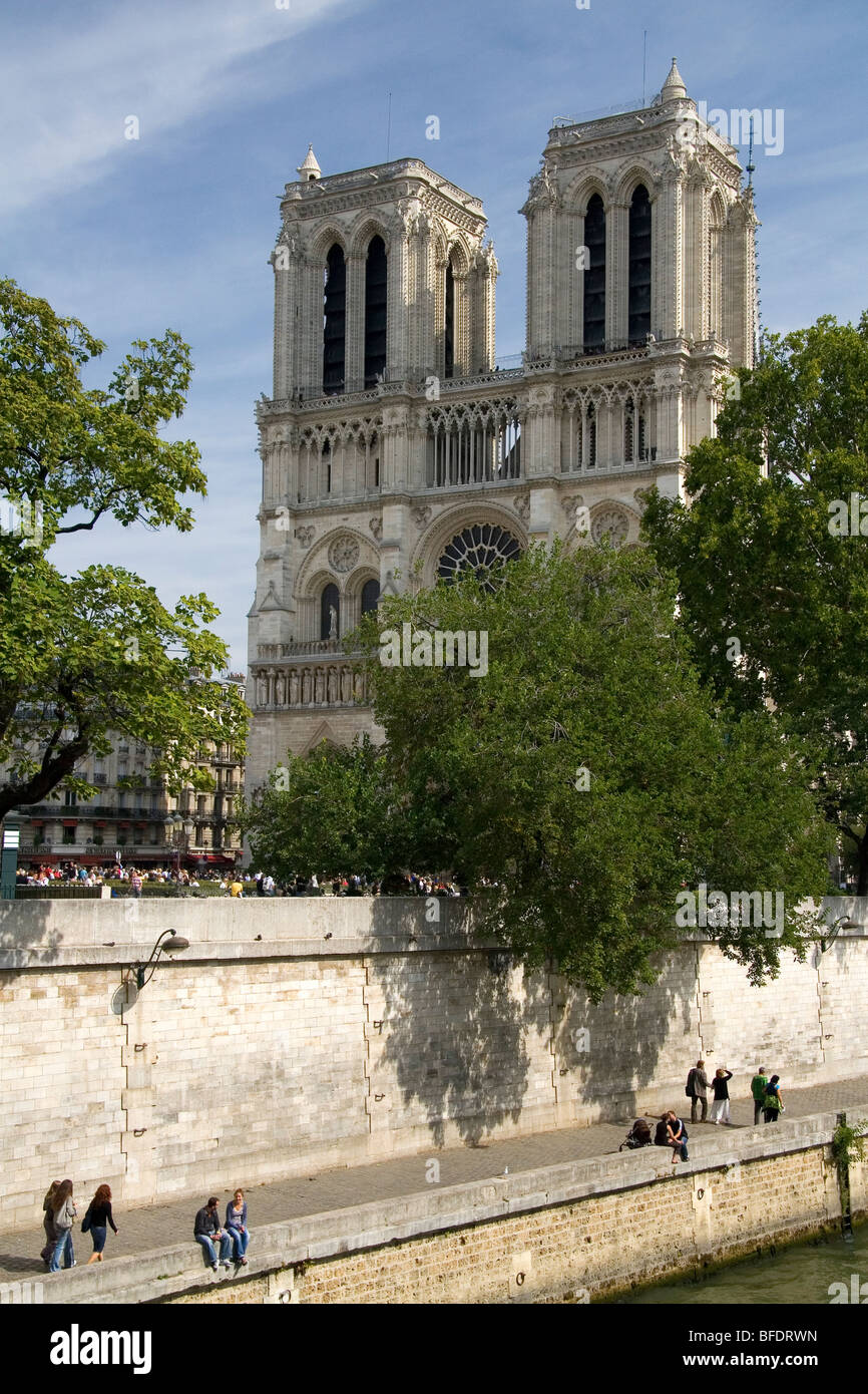 The western facade of the Notre Dame de Paris, France Stock Photo - Alamy