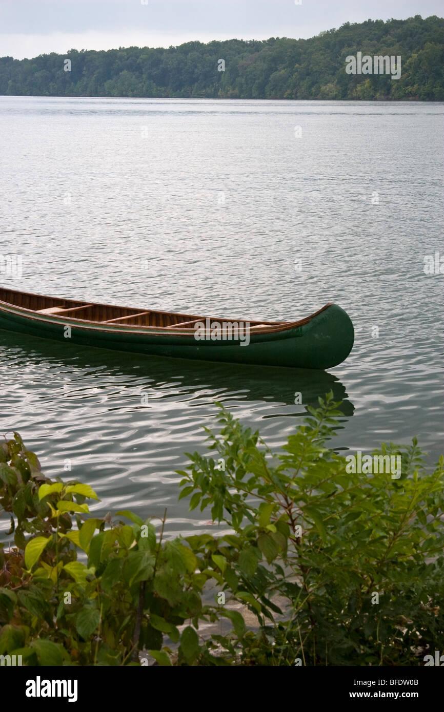 Empty canoe hi-res stock photography and images - Alamy