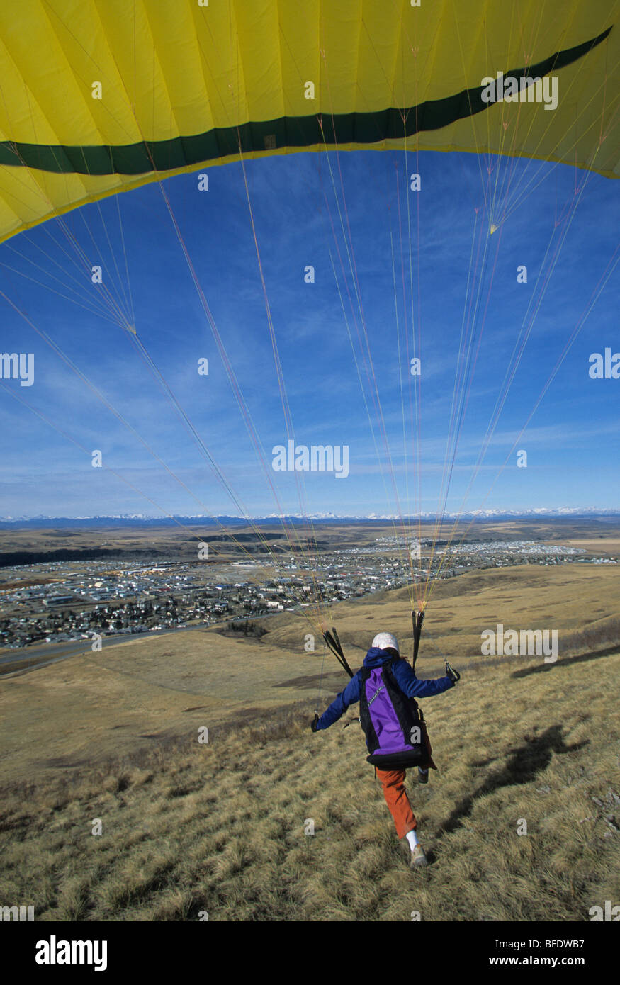 Paraglider landing on field hi-res stock photography and images - Alamy