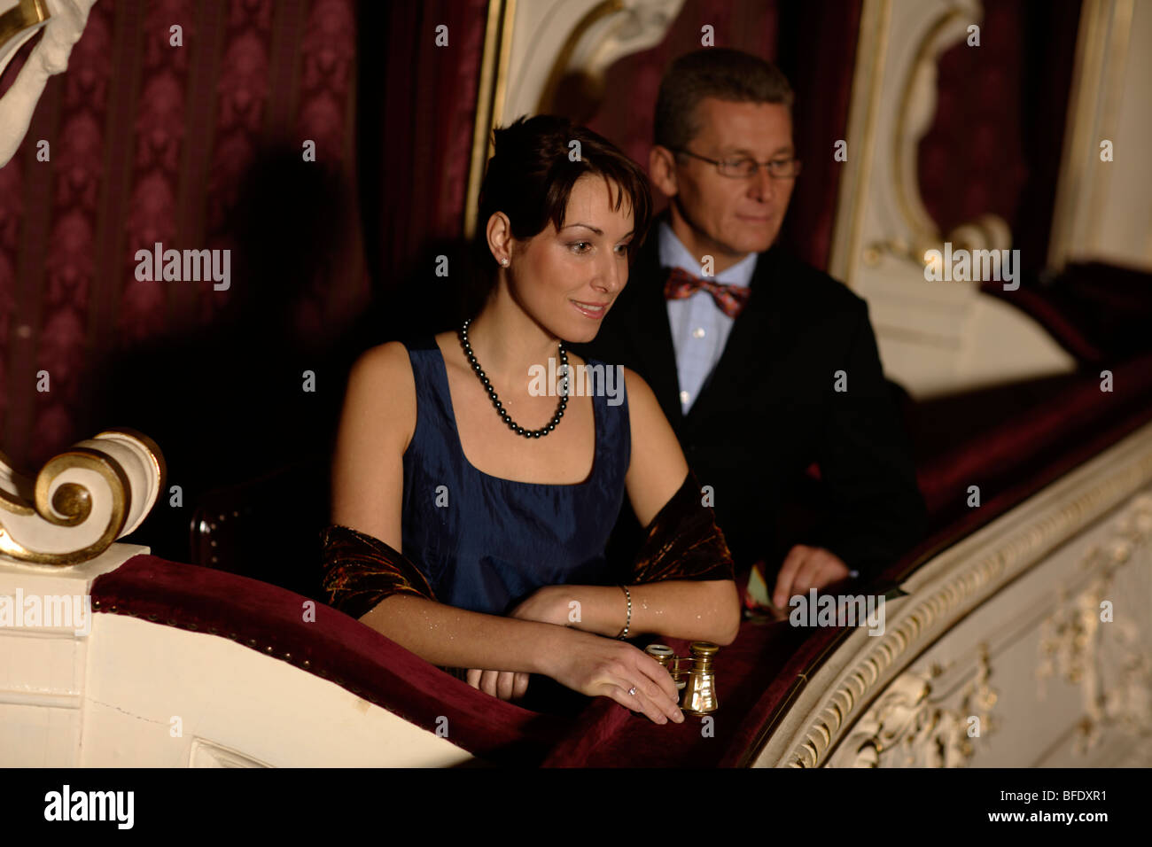 Opera glasses hi-res stock photography and images - Alamy