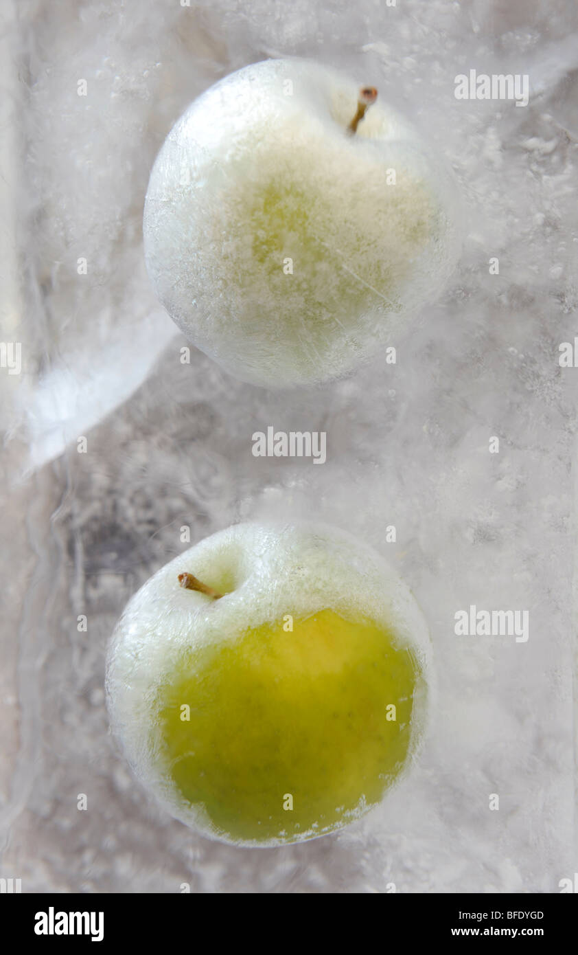 Frozen block ice hi-res stock photography and images - Alamy