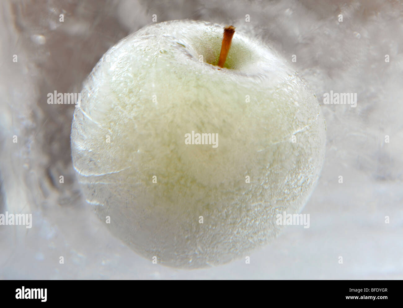 Frozen block ice hi-res stock photography and images - Alamy