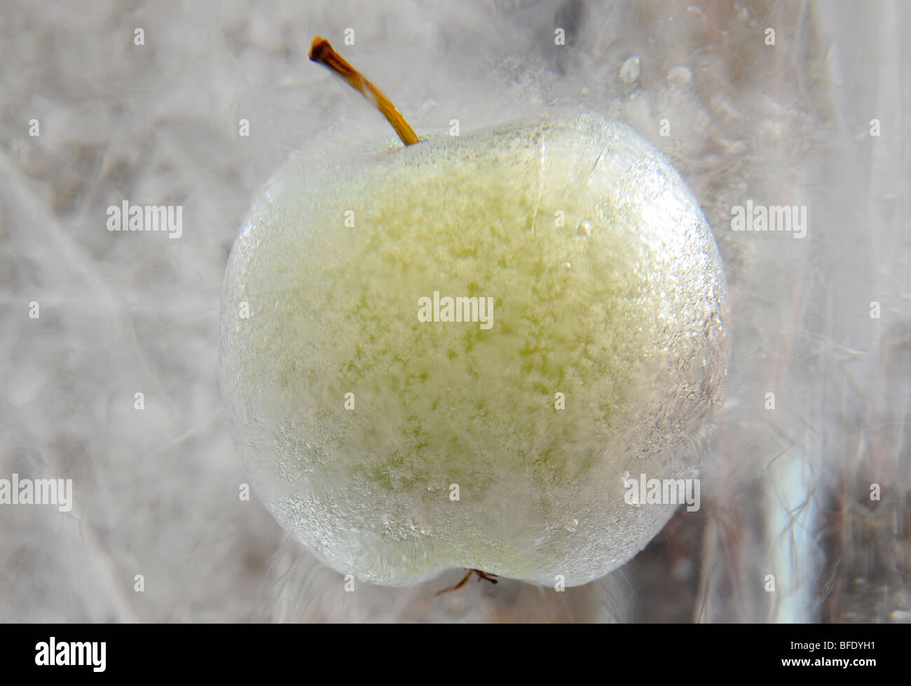 Ice apples hi-res stock photography and images - Alamy