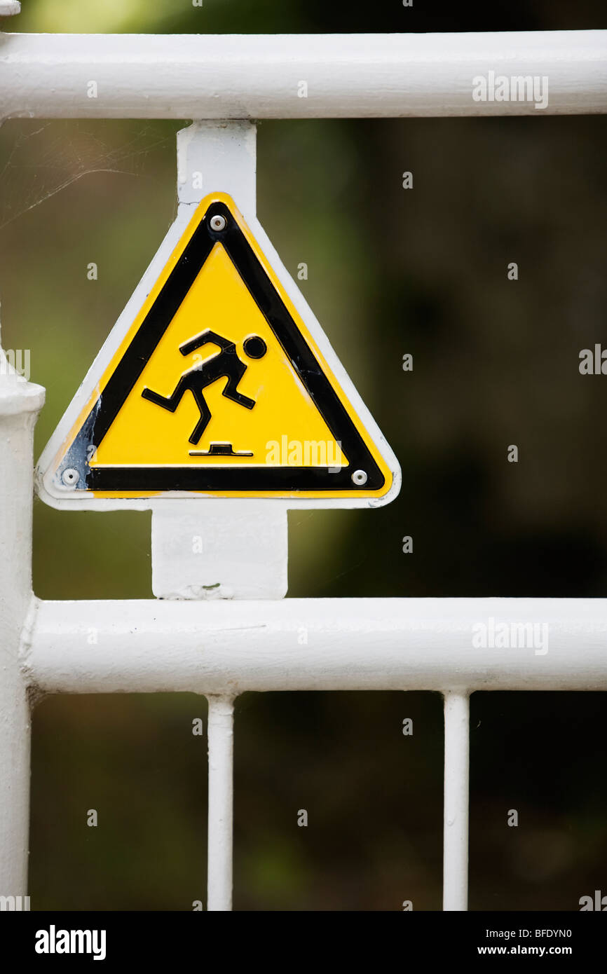 Warning sign falling person hi-res stock photography and images - Alamy