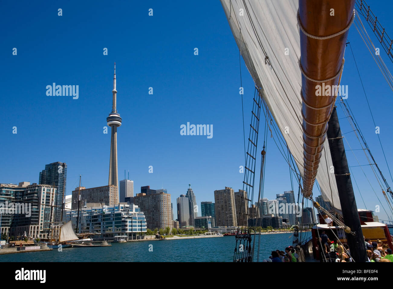 Skyline toronto sailboat skyscraper hi-res stock photography and images ...