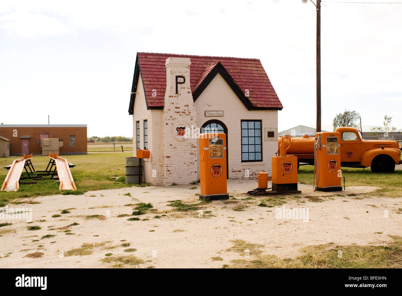 Old Phillips 66 Station along Old Route 66 in McLean, TX Stock Photo ...