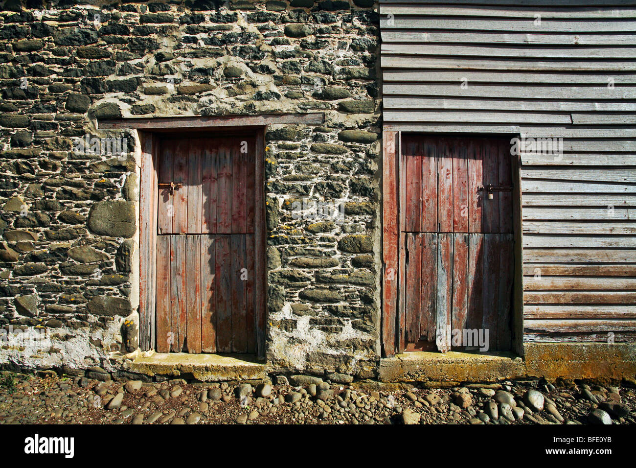 Farm shed doors Stock Photo - Alamy