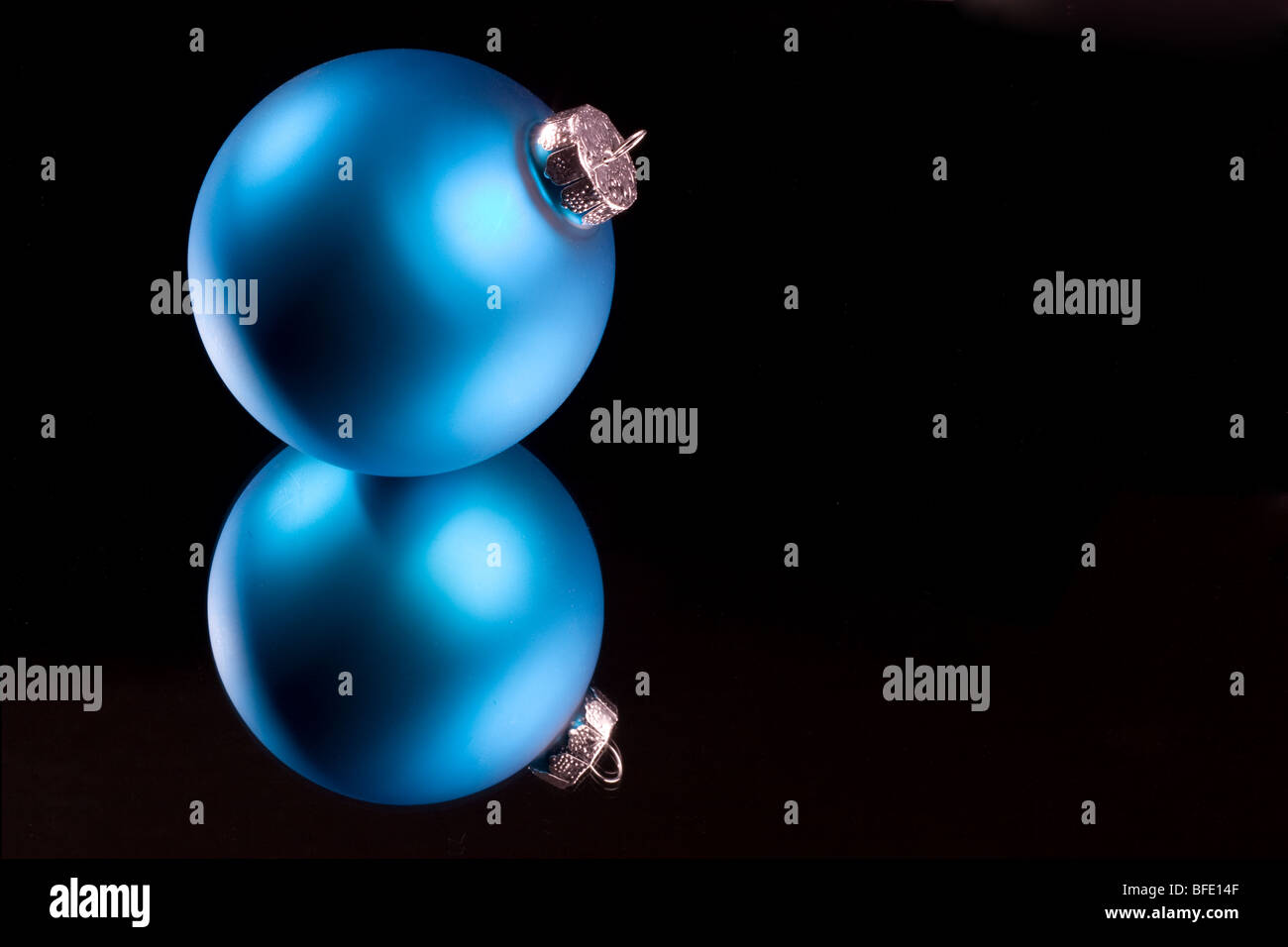 Christmas ornament ball reflection hi-res stock photography and images ...