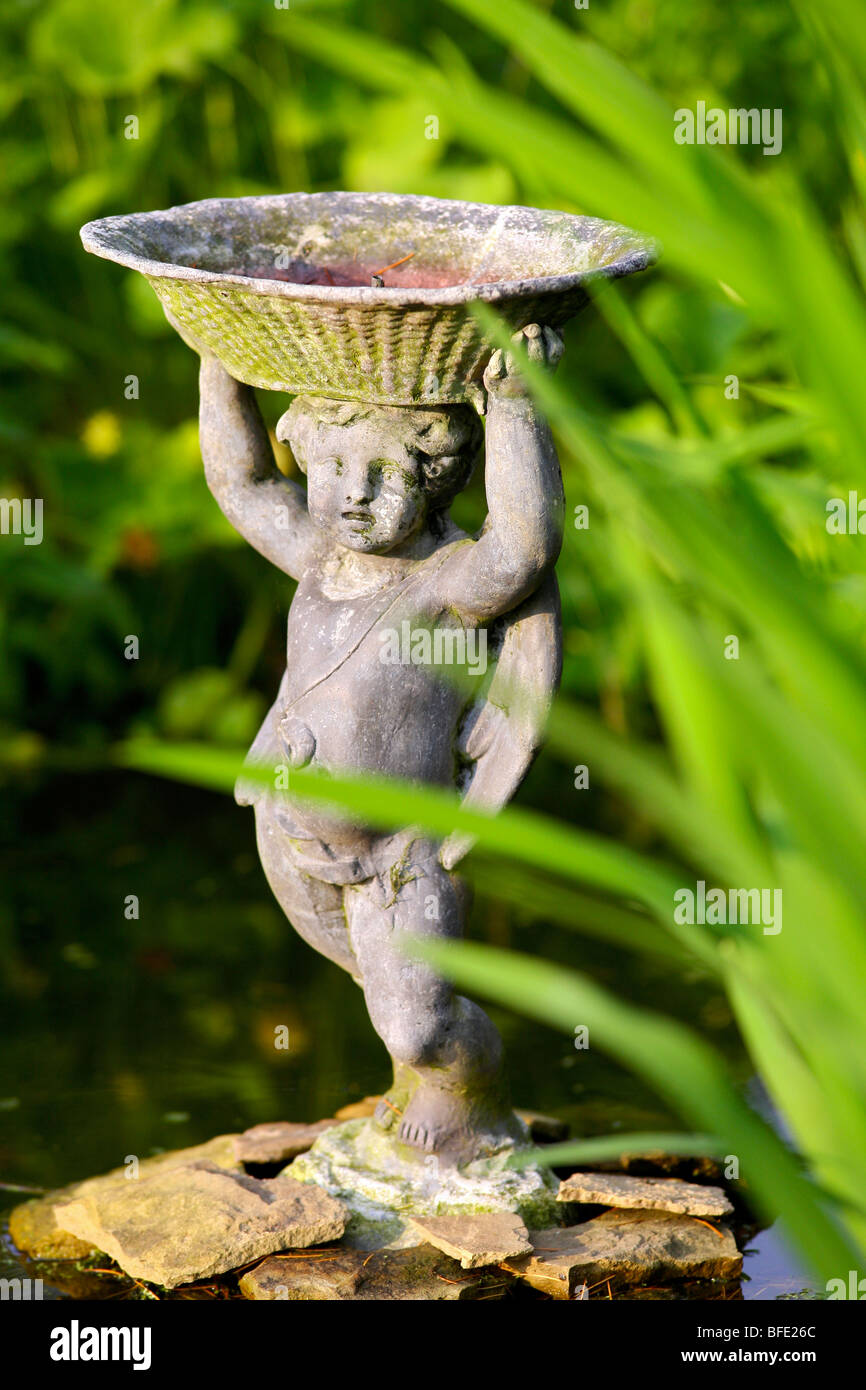 Gardens statues hi-res stock photography and images - Alamy
