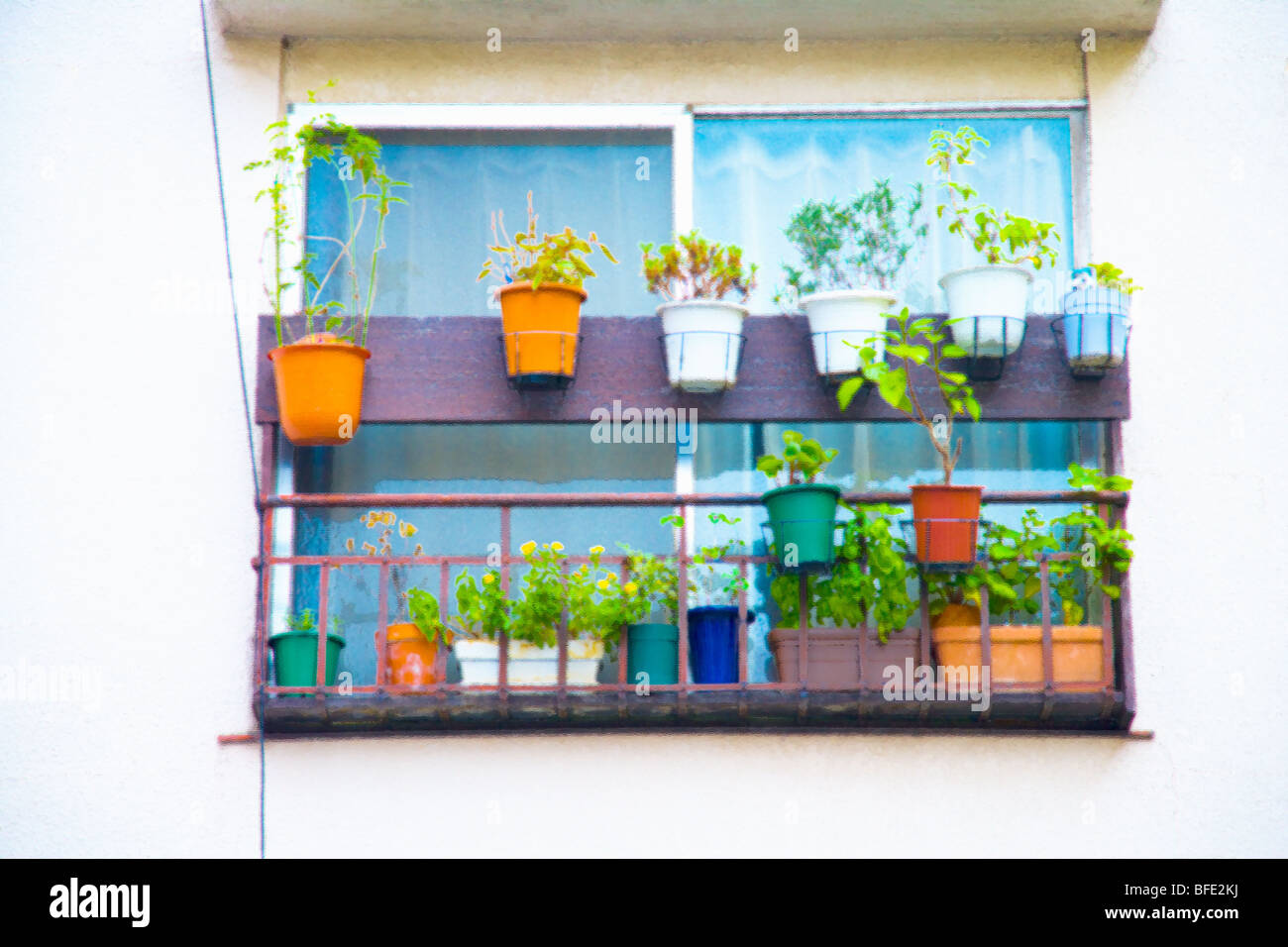 Planter ledge hi-res stock photography and images - Alamy