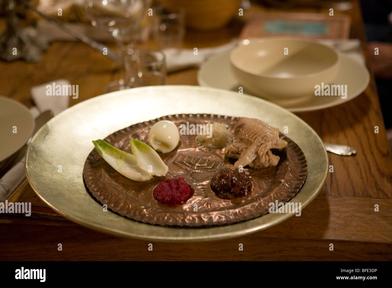 Seder plate hi-res stock photography and images - Alamy