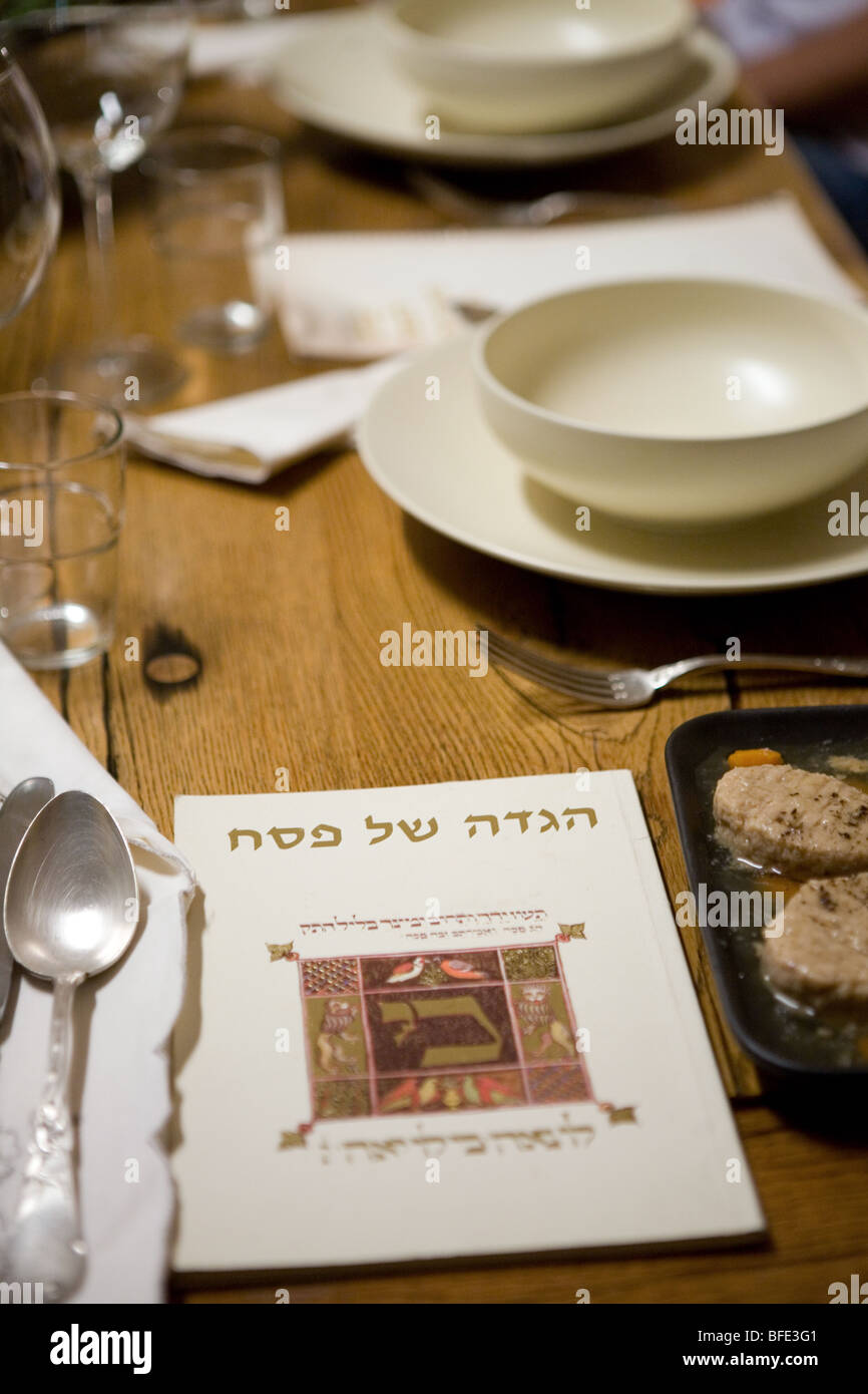 Passover table set hi-res stock photography and images - Alamy