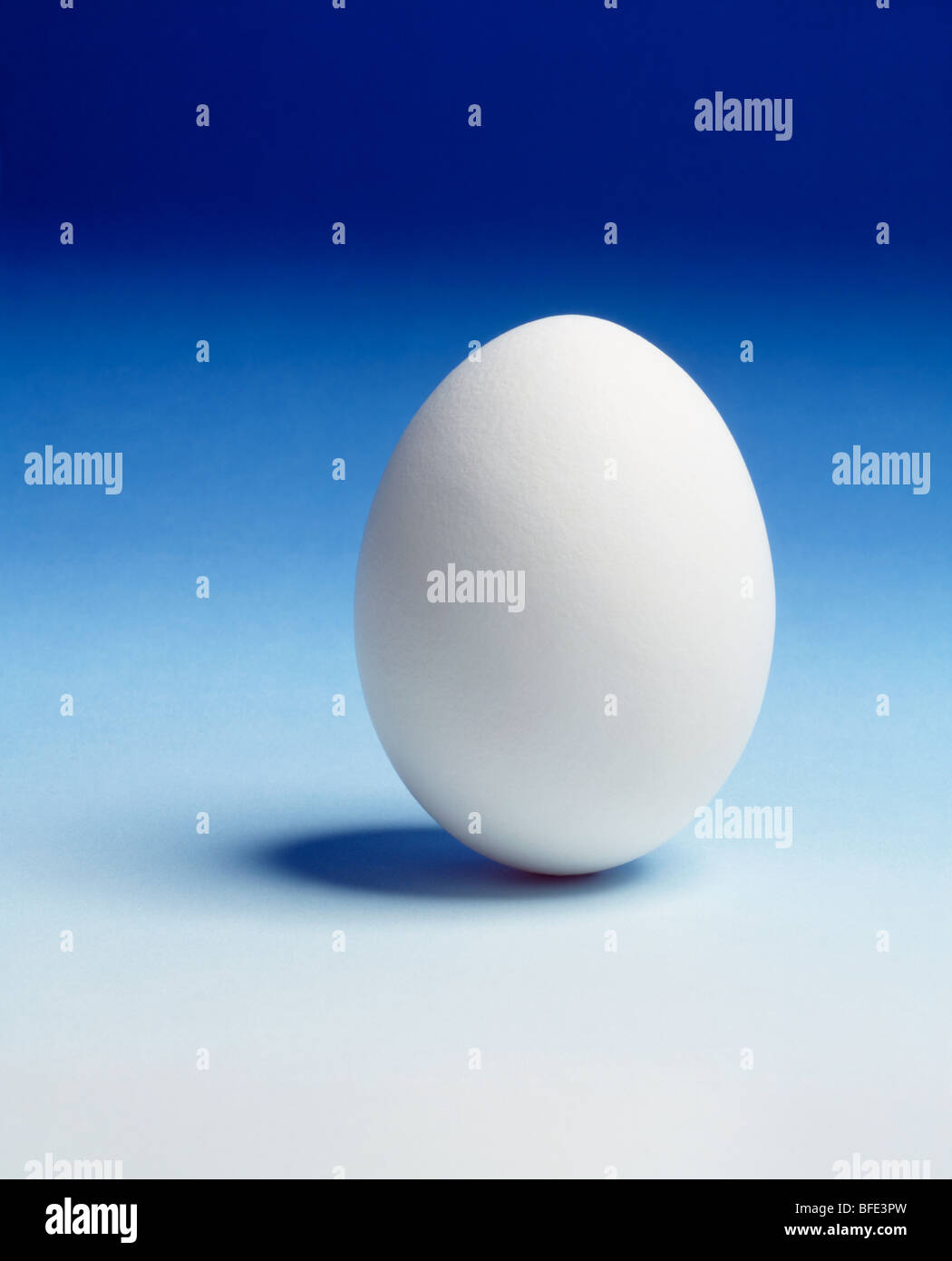 Graduated blue background hi-res stock photography and images - Alamy