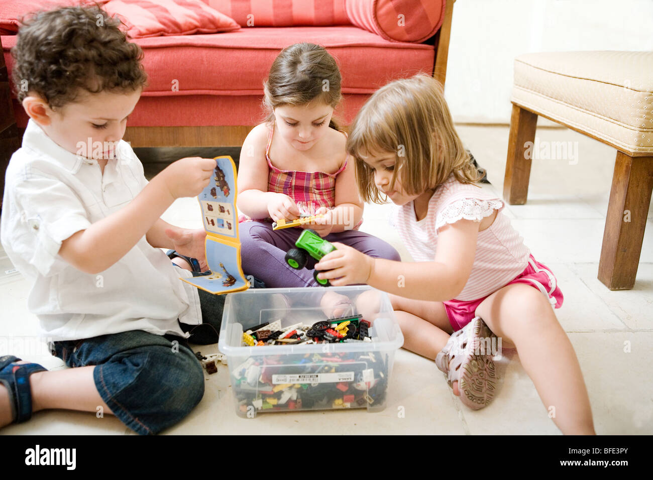 Israeli children playing hi-res stock photography and images - Alamy