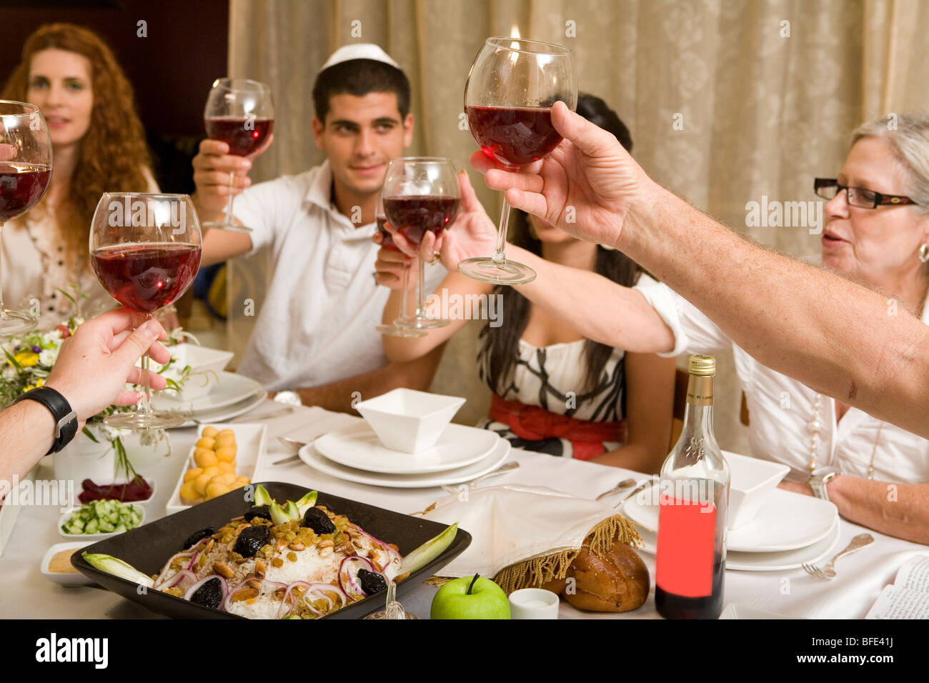 Family at a festive dinner table (Cheers Stock Photo - Alamy