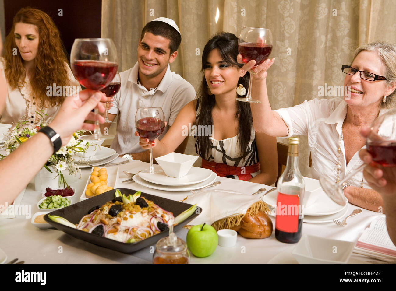 Jewish family dinner hi-res stock photography and images - Alamy