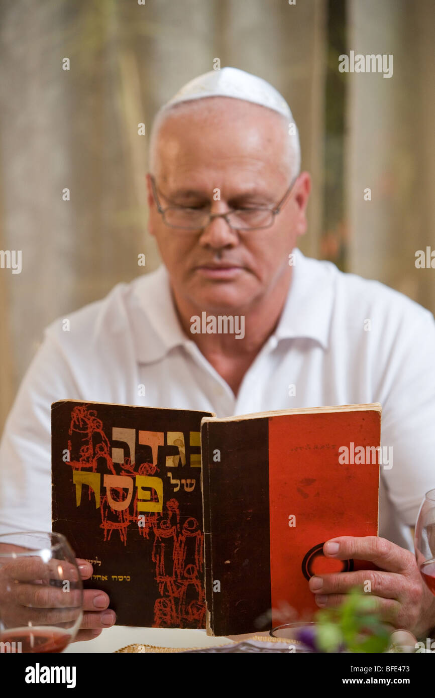 Passover seder family vertical hi-res stock photography and images - Alamy