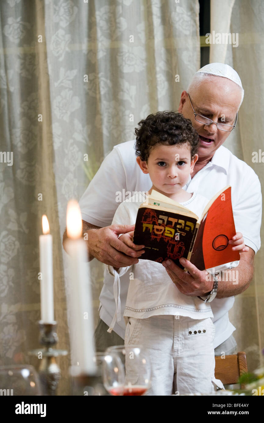 Boy seder tradition hi-res stock photography and images - Alamy