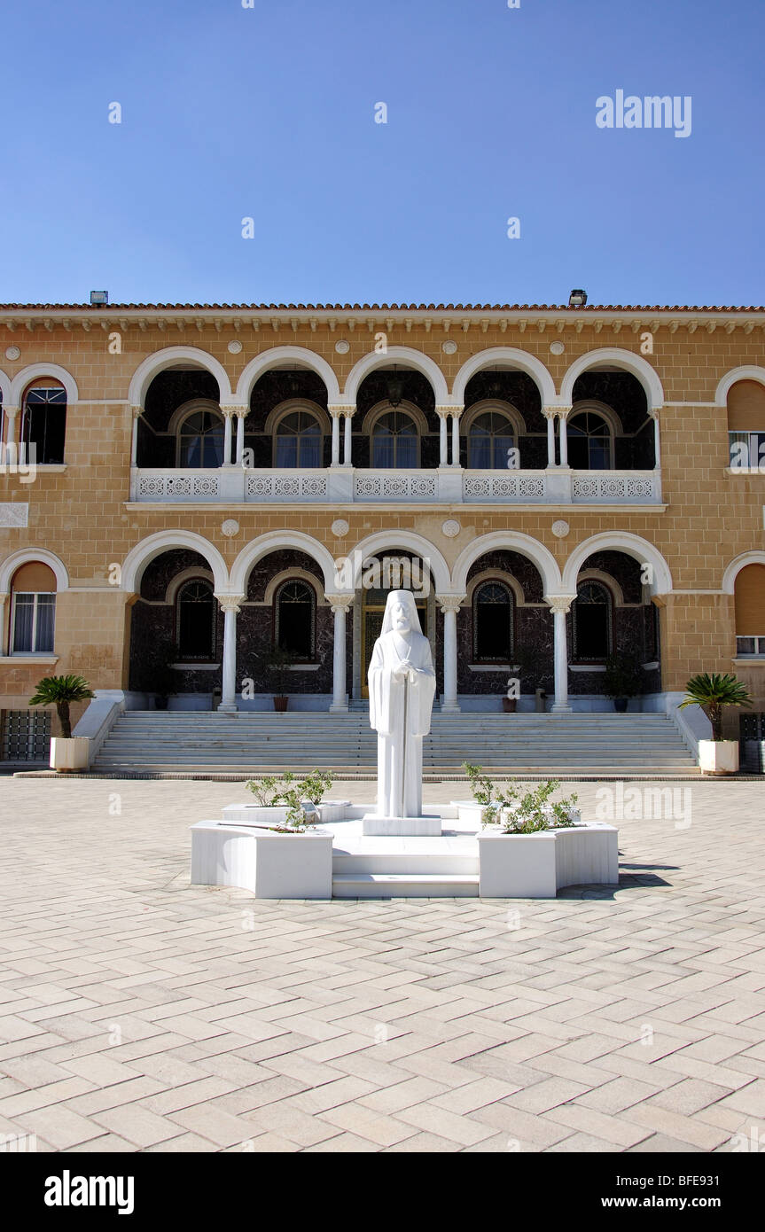 Archbishop's Palace and Archbishop Makarios Statue, Old Town, Lefkosia ...