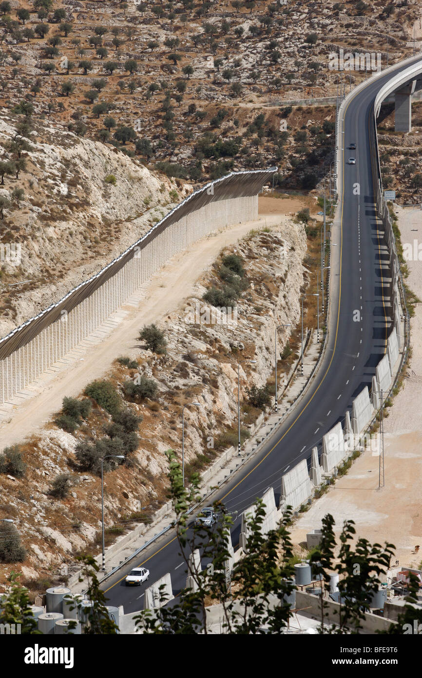 Territoire palestinien occupé Beit Jala Israeli road in the West Bank ...