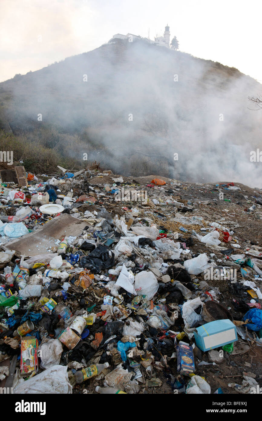 Sénégal Dakar Waste burning Stock Photo - Alamy