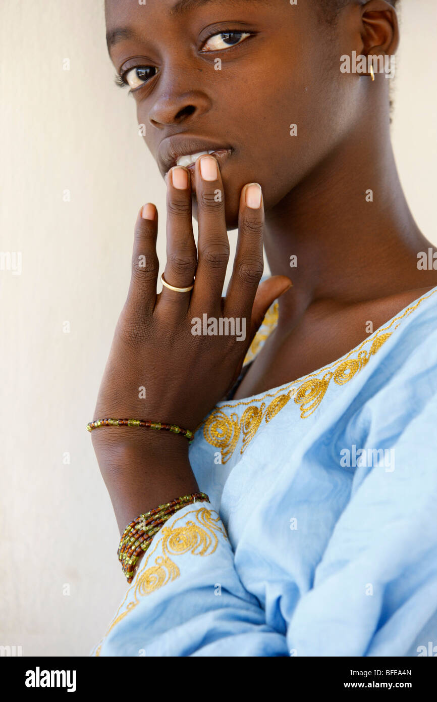 Sénégal Dakar Senegalese girl Stock Photo - Alamy