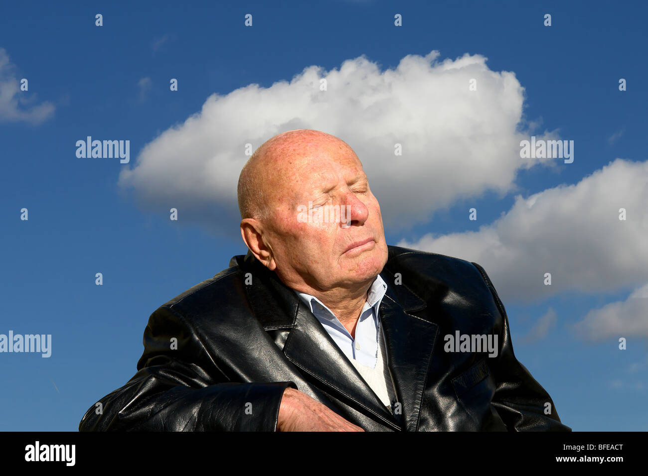 Old man under the Greek sun Stock Photo - Alamy