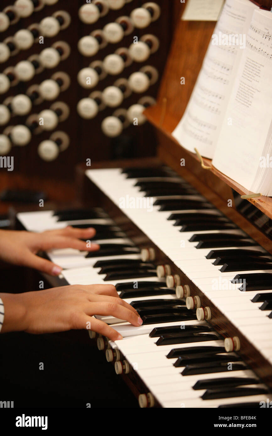 Grande-Bretagne Londres Organ player Stock Photo - Alamy