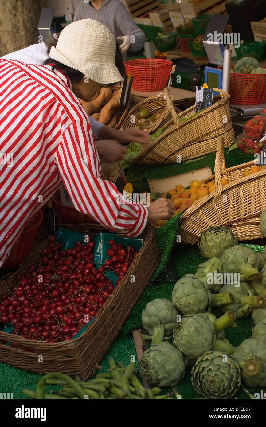 Raspail market hi-res stock photography and images - Alamy