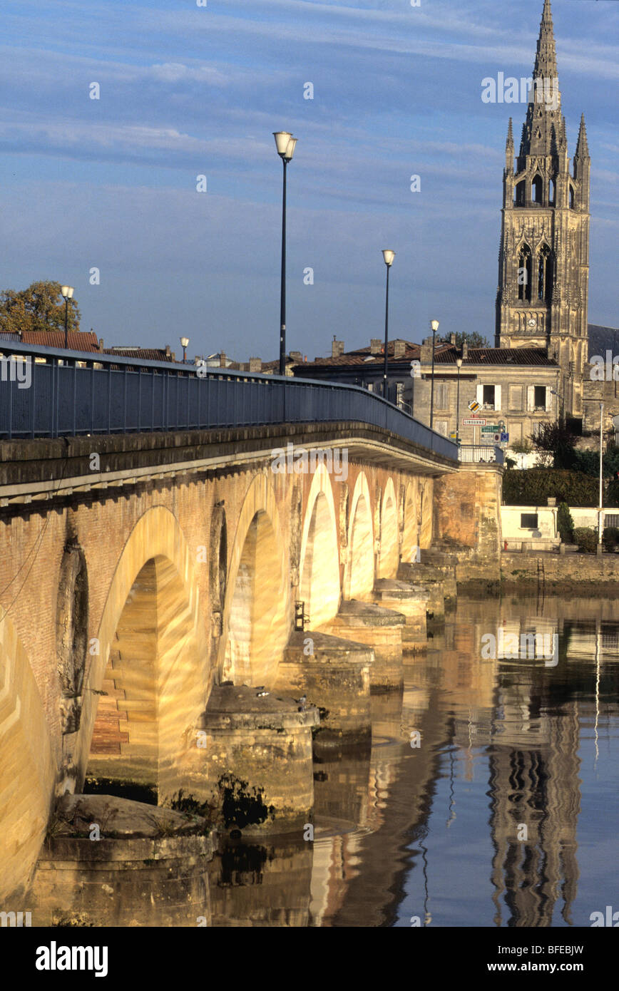 France Aquitaine Gironde ( 33 ) Libourne old bridge on Dordogne river ...