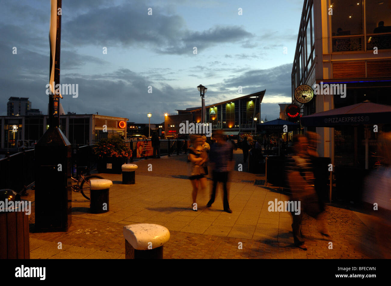Cardiff bay cafe hi-res stock photography and images - Alamy