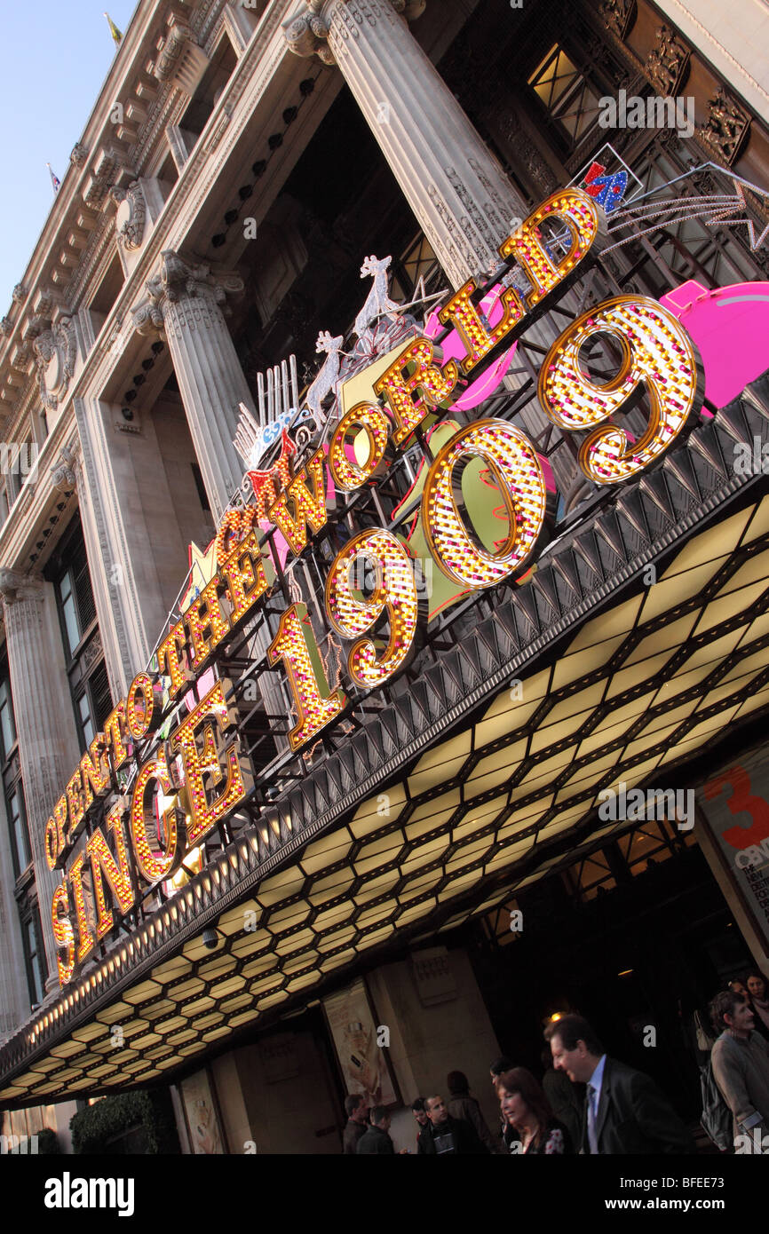 Selfridges store front hi-res stock photography and images - Alamy