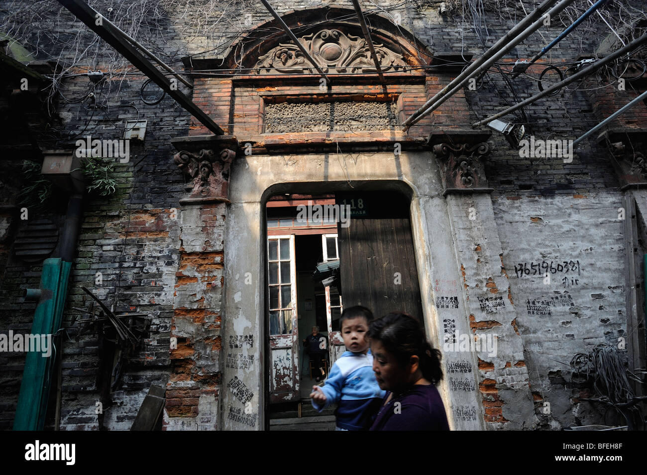 Shikumen houses hi-res stock photography and images - Alamy