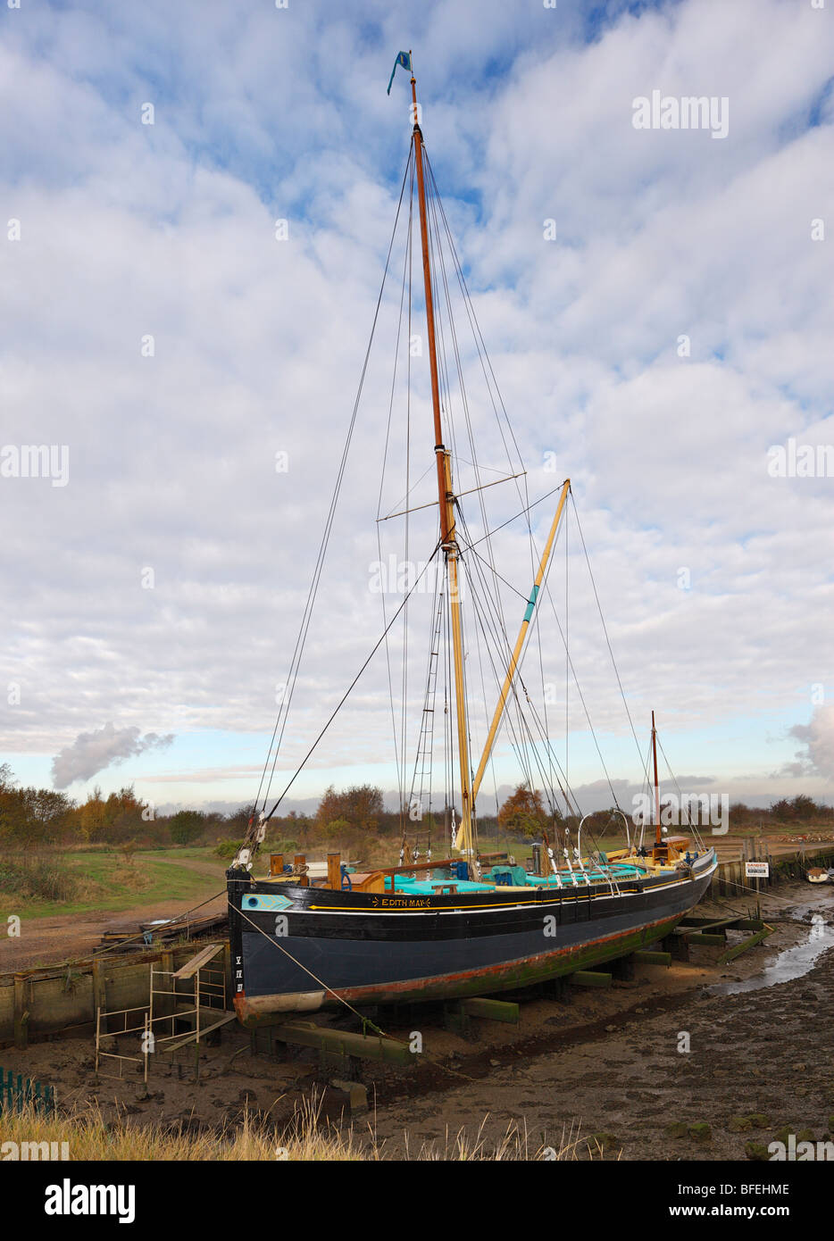 Thames barge rigging hi-res stock photography and images - Alamy